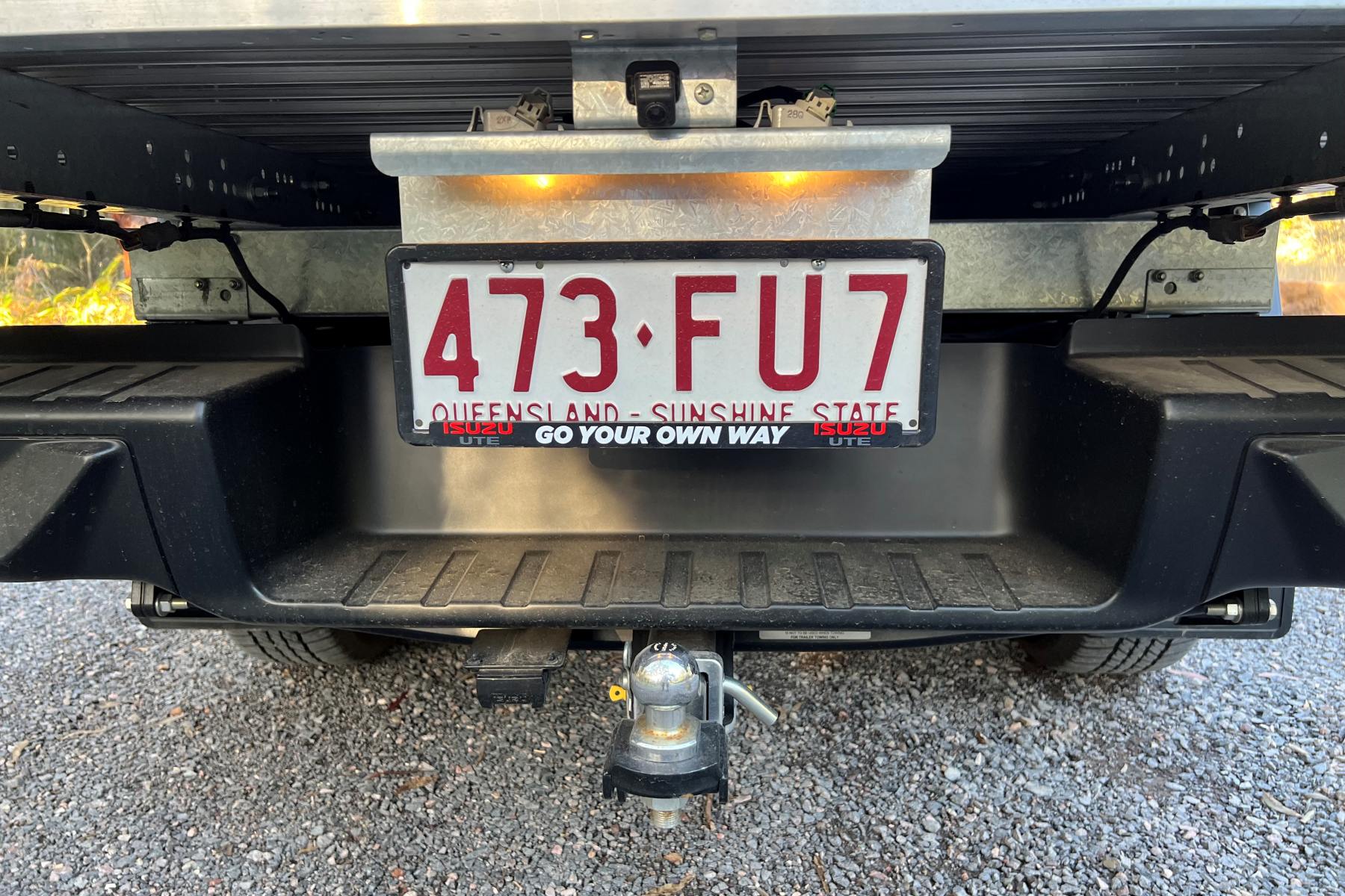 Isuzu D-Max LS-U Dual Cab Trayback 4WD Ute tow hitch - Ute Guide